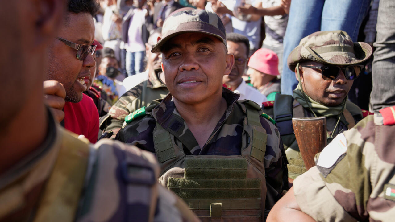 Madagascar's New Army Ruler to be Sworn in as Rajoelina Flees - Pan ...